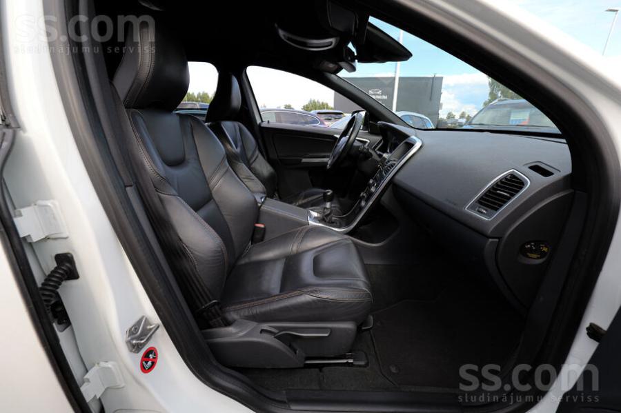 Balts Volvo XC60 2013 Jelgava, ar dzinēja tilpumu 2.00 L un nobraukumu 0 tūkst. km par 11990 €, foto 12 vietnē AUTOMOTO.COM.LV