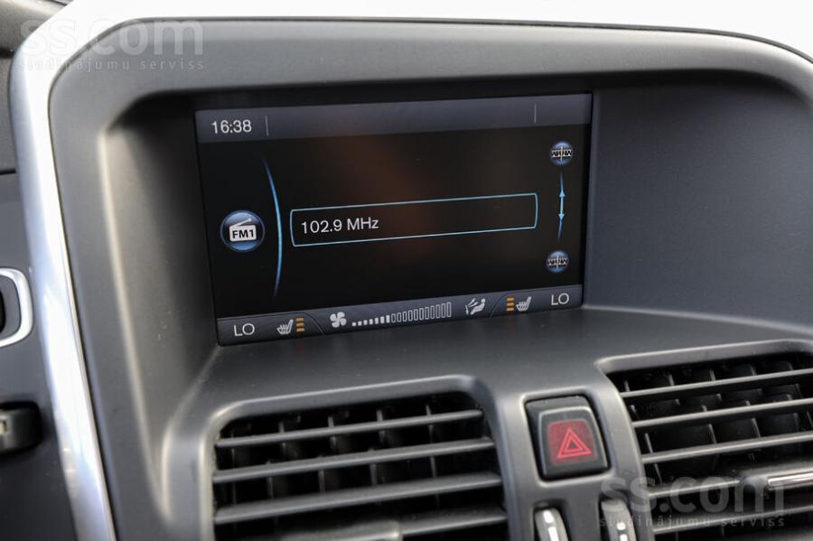 Balts Volvo XC60 2013 Jelgava, ar dzinēja tilpumu 2.00 L un nobraukumu 0 tūkst. km par 11990 €, foto 14 vietnē AUTOMOTO.COM.LV