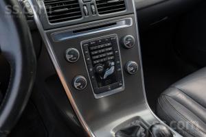 Balts Volvo XC60 2013 Jelgava, ar dzinēja tilpumu 2.00 L un nobraukumu 0 tūkst. km par 11990 €, foto 17 vietnē AUTOMOTO.COM.LV