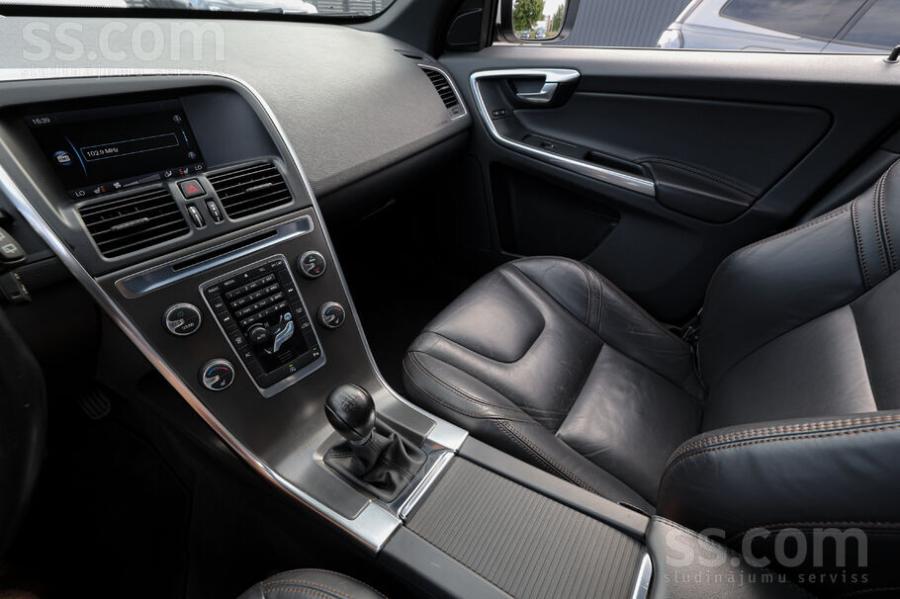 Balts Volvo XC60 2013 Jelgava, ar dzinēja tilpumu 2.00 L un nobraukumu 0 tūkst. km par 11990 €, foto 18 vietnē AUTOMOTO.COM.LV