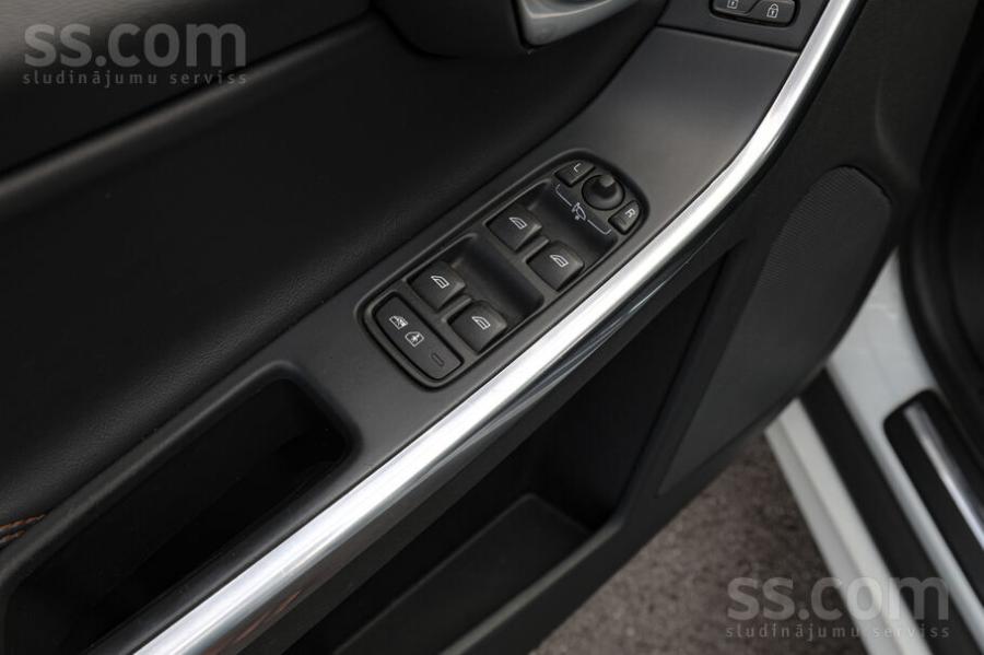 Balts Volvo XC60 2013 Jelgava, ar dzinēja tilpumu 2.00 L un nobraukumu 0 tūkst. km par 11990 €, foto 22 vietnē AUTOMOTO.COM.LV