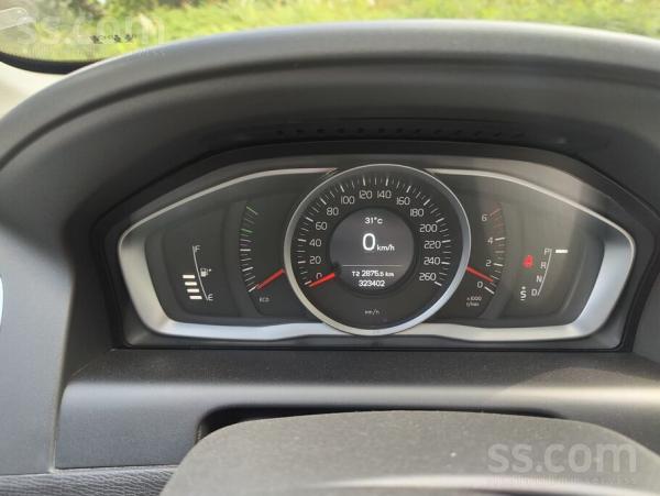 White Volvo XC60 2013 in Jekabpils, with an engine capacity of 2.40 L and mileage of 324 thousand km for 9000 €, photo 4 on AUTOMOTO.COM.LV