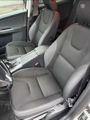 Balts Volvo XC60 2013 Marijampole, ar dzinēja tilpumu 2.40 L un nobraukumu 339 tūkst. km par 11450 €, foto 9 vietnē AUTOMOTO.COM.LV