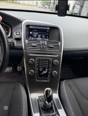 Balts Volvo XC60 2013 Marijampole, ar dzinēja tilpumu 2.40 L un nobraukumu 339 tūkst. km par 11450 €, foto 10 vietnē AUTOMOTO.COM.LV