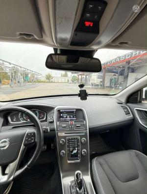 Balts Volvo XC60 2013 Marijampole, ar dzinēja tilpumu 2.40 L un nobraukumu 339 tūkst. km par 11450 €, foto 12 vietnē AUTOMOTO.COM.LV