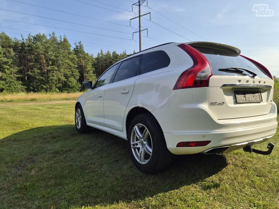 White Volvo XC60 2013 in Ignalina, with an engine capacity of 2.40 L and mileage of 354 thousand km for 11000 €, photo 4 on AUTOMOTO.COM.LV