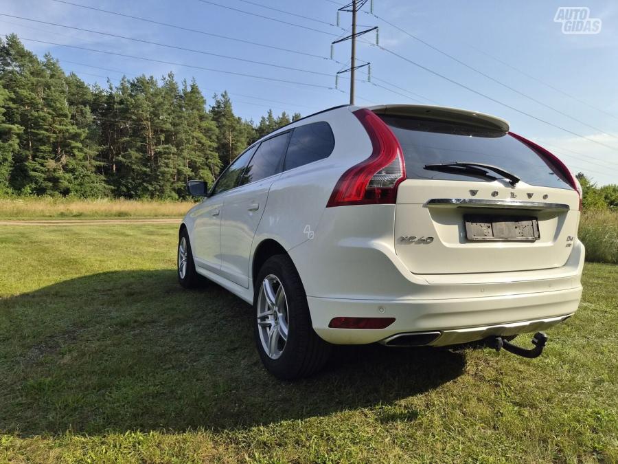 White Volvo XC60 2013 in Ignalina, with an engine capacity of 2.40 L and mileage of 354 thousand km for 11000 €, photo 5 on AUTOMOTO.COM.LV