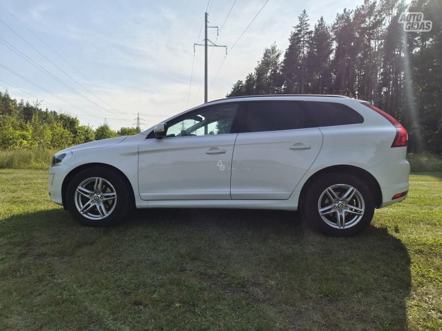 White Volvo XC60 2013 in Ignalina, with an engine capacity of 2.40 L and mileage of 354 thousand km for 11000 €, photo 7 on AUTOMOTO.COM.LV