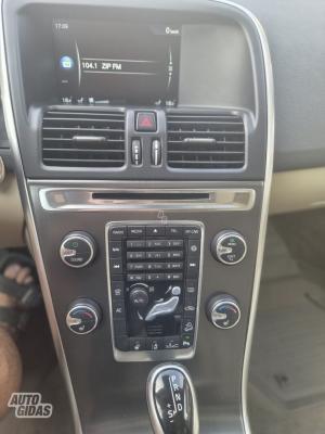 White Volvo XC60 2013 in Ignalina, with an engine capacity of 2.40 L and mileage of 354 thousand km for 11000 €, photo 11 on AUTOMOTO.COM.LV