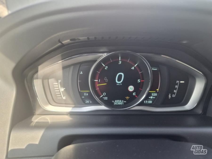 White Volvo XC60 2013 in Ignalina, with an engine capacity of 2.40 L and mileage of 354 thousand km for 11000 €, photo 13 on AUTOMOTO.COM.LV