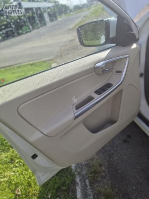 White Volvo XC60 2013 in Ignalina, with an engine capacity of 2.40 L and mileage of 354 thousand km for 11000 €, photo 14 on AUTOMOTO.COM.LV