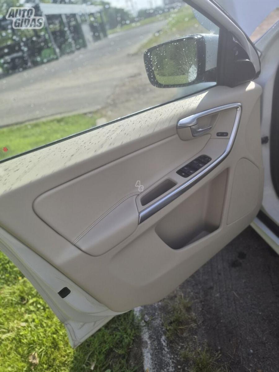 White Volvo XC60 2013 in Ignalina, with an engine capacity of 2.40 L and mileage of 354 thousand km for 11000 €, photo 14 on AUTOMOTO.COM.LV