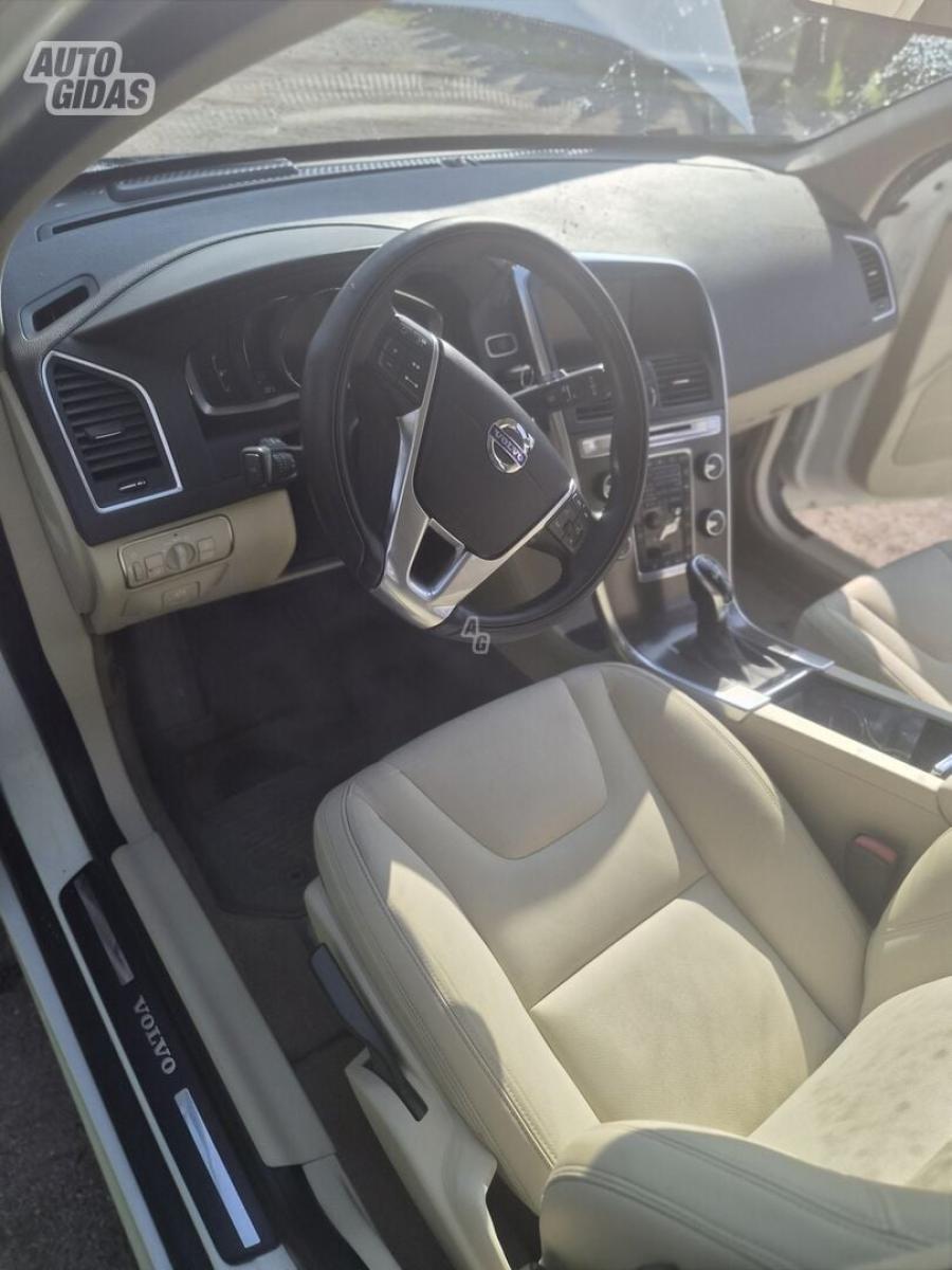 White Volvo XC60 2013 in Ignalina, with an engine capacity of 2.40 L and mileage of 354 thousand km for 11000 €, photo 15 on AUTOMOTO.COM.LV