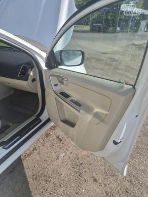 White Volvo XC60 2013 in Ignalina, with an engine capacity of 2.40 L and mileage of 354 thousand km for 11000 €, photo 17 on AUTOMOTO.COM.LV