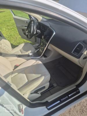 White Volvo XC60 2013 in Ignalina, with an engine capacity of 2.40 L and mileage of 354 thousand km for 11000 €, photo 18 on AUTOMOTO.COM.LV