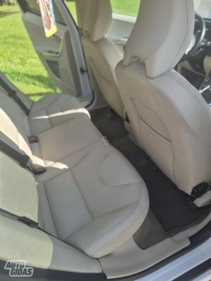 White Volvo XC60 2013 in Ignalina, with an engine capacity of 2.40 L and mileage of 354 thousand km for 11000 €, photo 20 on AUTOMOTO.COM.LV