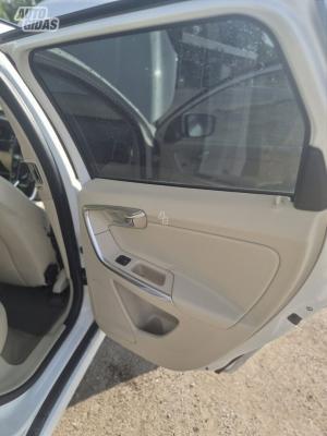 White Volvo XC60 2013 in Ignalina, with an engine capacity of 2.40 L and mileage of 354 thousand km for 11000 €, photo 23 on AUTOMOTO.COM.LV