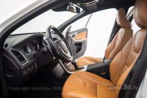White Volvo XC60 2013 in Tallinn, with an engine capacity of 2.40 L and mileage of 199 thousand km for 14999 €, photo 9 on AUTOMOTO.COM.LV