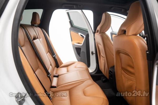 Balts Volvo XC60 2013 Tallina, ar dzinēja tilpumu 2.40 L un nobraukumu 199 tūkst. km par 14999 €, foto 10 vietnē AUTOMOTO.COM.LV