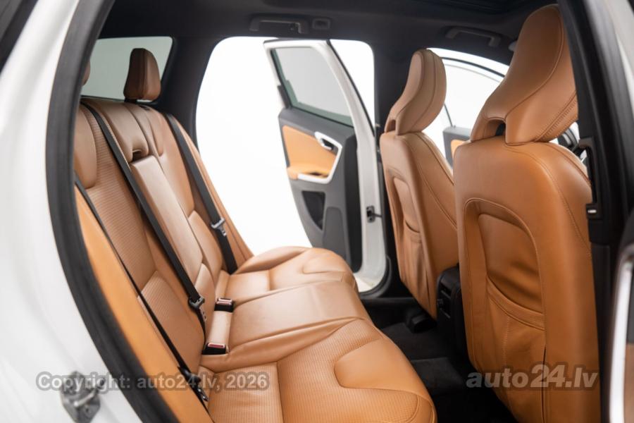 White Volvo XC60 2013 in Tallinn, with an engine capacity of 2.40 L and mileage of 199 thousand km for 14999 €, photo 11 on AUTOMOTO.COM.LV