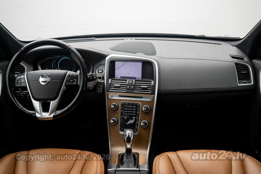 White Volvo XC60 2013 in Tallinn, with an engine capacity of 2.40 L and mileage of 199 thousand km for 14999 €, photo 14 on AUTOMOTO.COM.LV