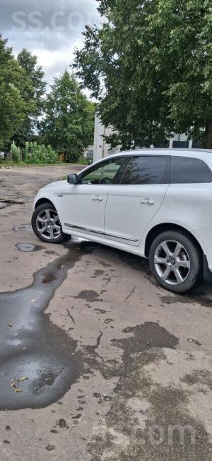 Balts Volvo XC60 2013 Jelgava, ar dzinēja tilpumu 2.00 L un nobraukumu 258 tūkst. km par 13700 €, foto 3 vietnē AUTOMOTO.COM.LV