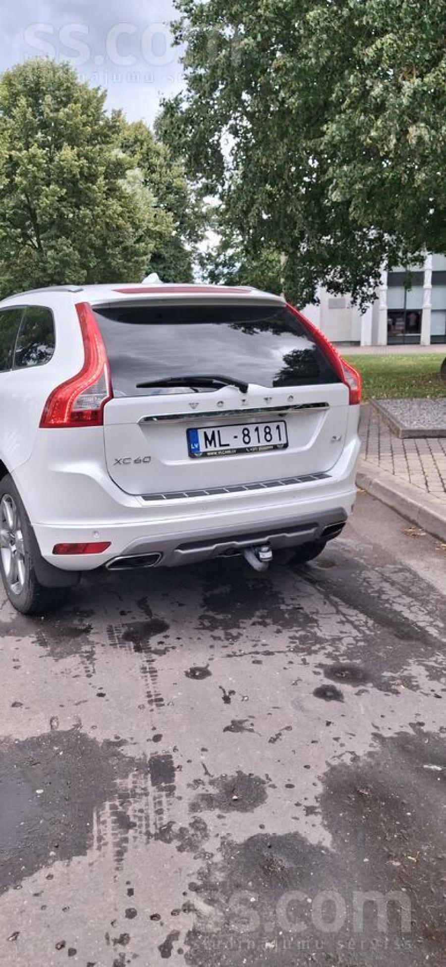 Balts Volvo XC60 2013 Jelgava, ar dzinēja tilpumu 2.00 L un nobraukumu 258 tūkst. km par 13700 €, foto 4 vietnē AUTOMOTO.COM.LV