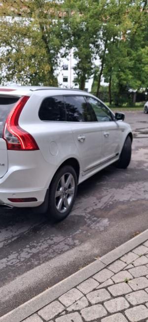 Balts Volvo XC60 2013 Jelgava, ar dzinēja tilpumu 2.00 L un nobraukumu 258 tūkst. km par 13700 €, foto 5 vietnē AUTOMOTO.COM.LV