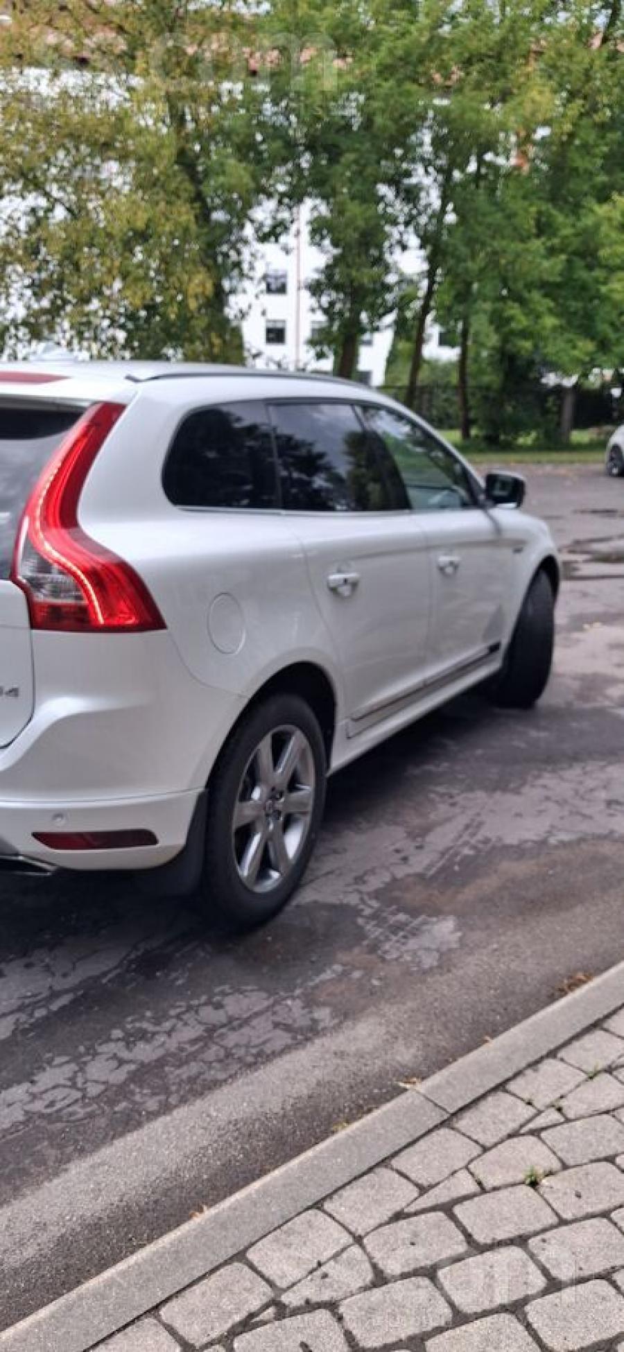 Balts Volvo XC60 2013 Jelgava, ar dzinēja tilpumu 2.00 L un nobraukumu 258 tūkst. km par 13700 €, foto 5 vietnē AUTOMOTO.COM.LV