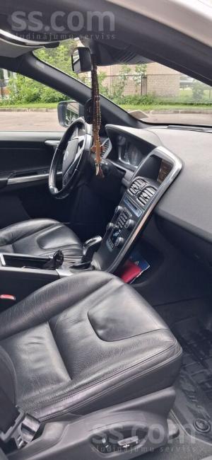 Balts Volvo XC60 2013 Jelgava, ar dzinēja tilpumu 2.00 L un nobraukumu 258 tūkst. km par 13700 €, foto 6 vietnē AUTOMOTO.COM.LV
