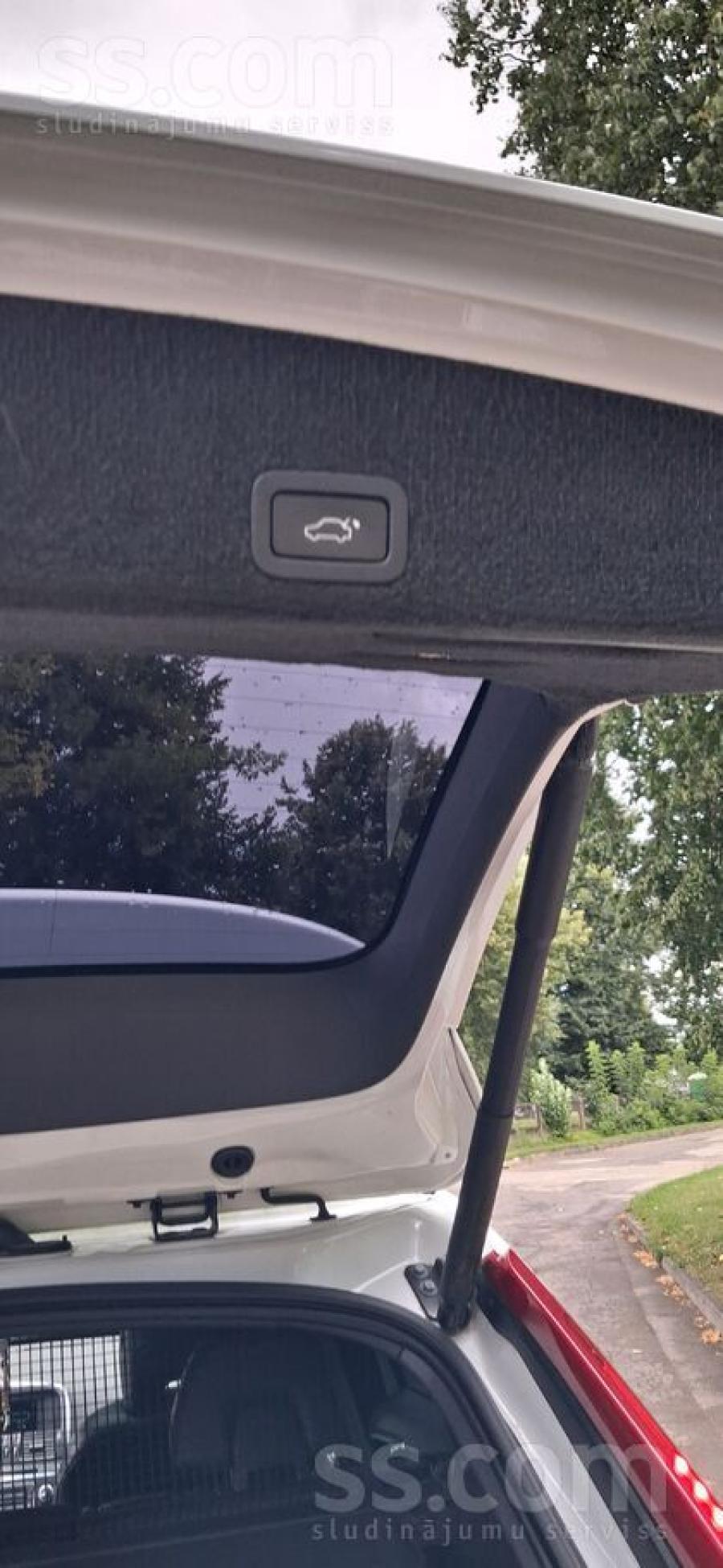 Balts Volvo XC60 2013 Jelgava, ar dzinēja tilpumu 2.00 L un nobraukumu 258 tūkst. km par 13700 €, foto 10 vietnē AUTOMOTO.COM.LV