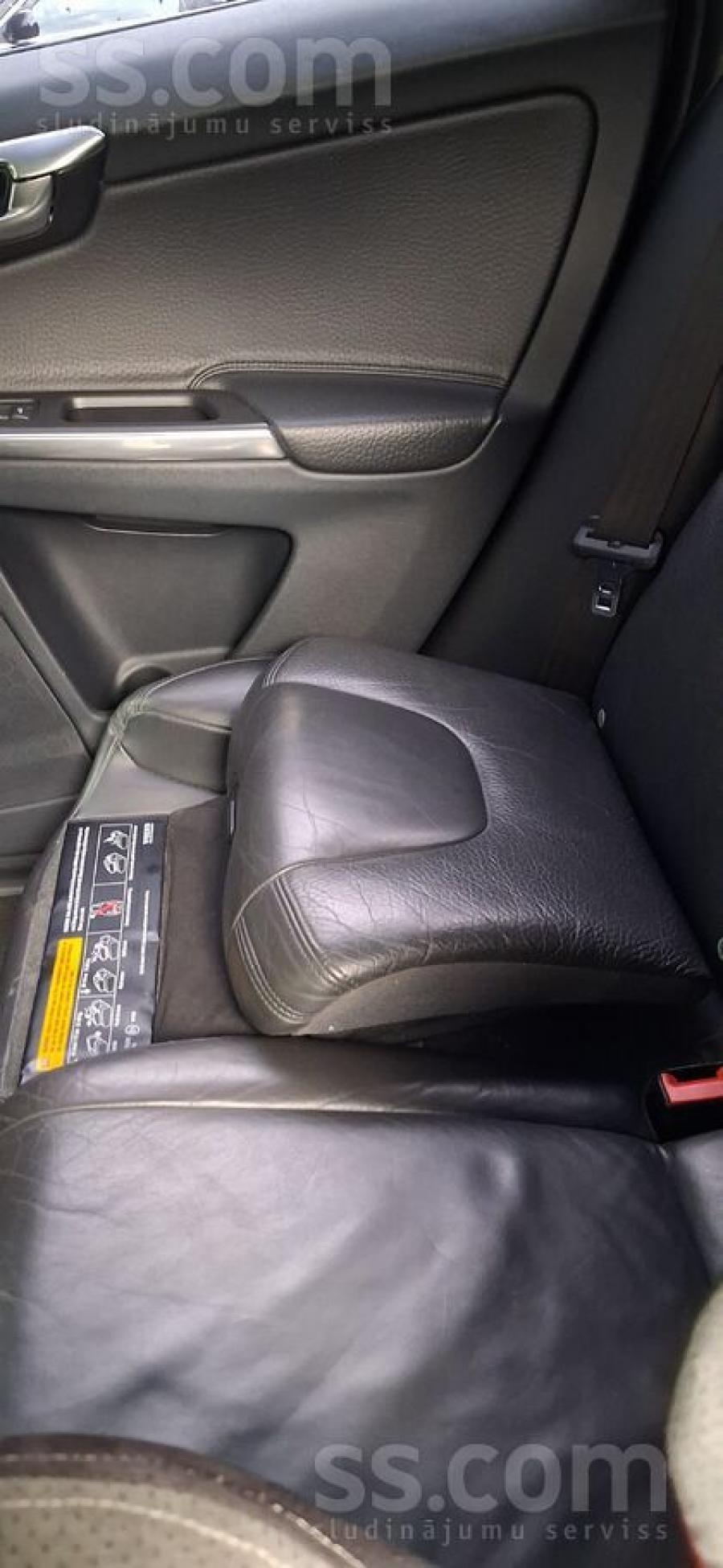Balts Volvo XC60 2013 Jelgava, ar dzinēja tilpumu 2.00 L un nobraukumu 258 tūkst. km par 13700 €, foto 13 vietnē AUTOMOTO.COM.LV