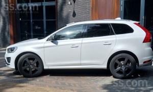White Volvo XC60 2013 in Riga, with an engine capacity of 2.40 L and mileage of 235 thousand km for 13950 €, photo 4 on AUTOMOTO.COM.LV