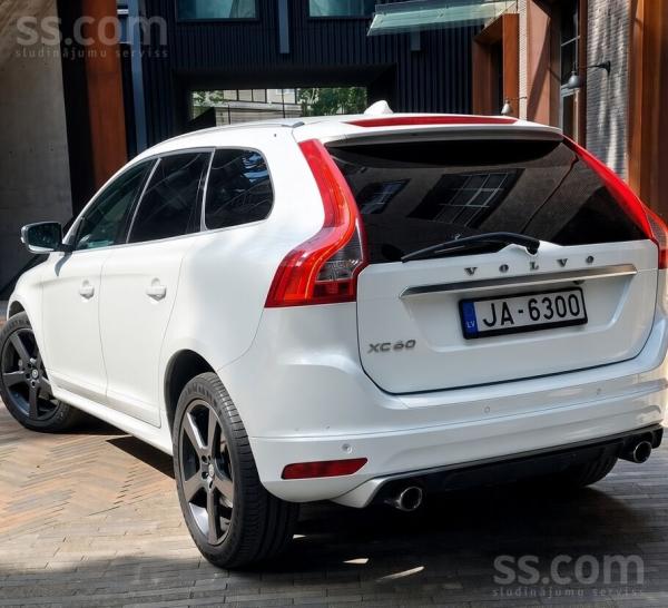 White Volvo XC60 2013 in Riga, with an engine capacity of 2.40 L and mileage of 235 thousand km for 13950 €, photo 4 on AUTOMOTO.COM.LV