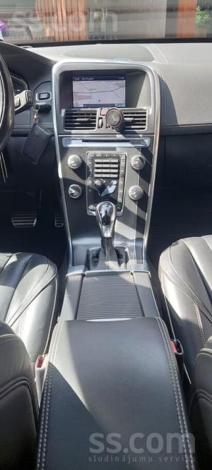 White Volvo XC60 2013 in Riga, with an engine capacity of 2.40 L and mileage of 235 thousand km for 13950 €, photo 7 on AUTOMOTO.COM.LV