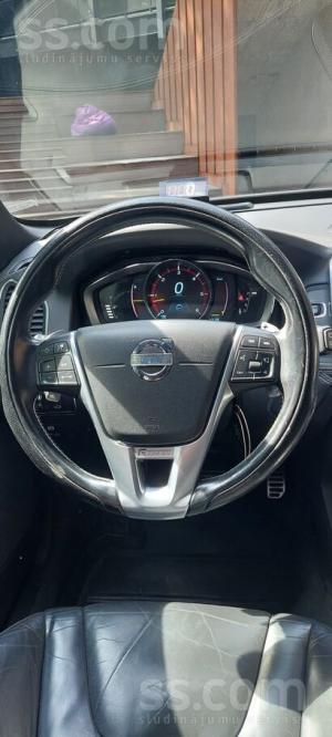 White Volvo XC60 2013 in Riga, with an engine capacity of 2.40 L and mileage of 235 thousand km for 13950 €, photo 9 on AUTOMOTO.COM.LV