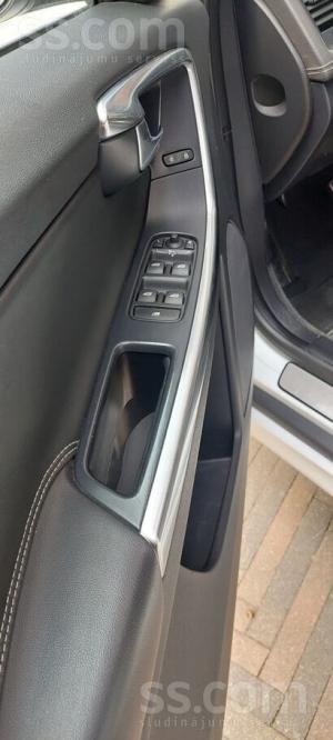 White Volvo XC60 2013 in Riga, with an engine capacity of 2.40 L and mileage of 235 thousand km for 13950 €, photo 13 on AUTOMOTO.COM.LV