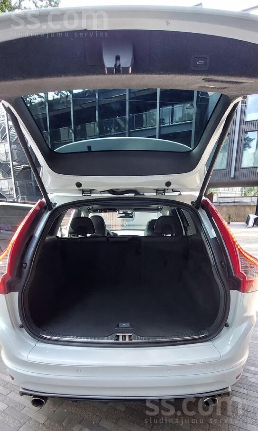 White Volvo XC60 2013 in Riga, with an engine capacity of 2.40 L and mileage of 235 thousand km for 13950 €, photo 14 on AUTOMOTO.COM.LV