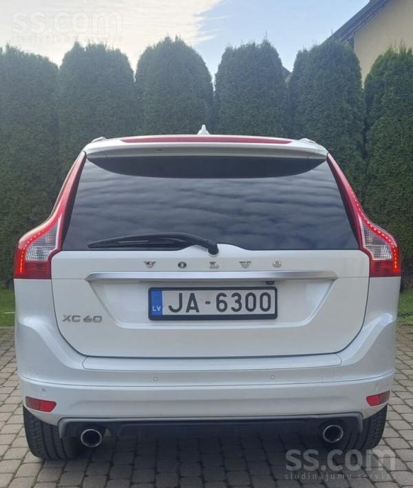 White Volvo XC60 2013 in Riga, with an engine capacity of 2.40 L and mileage of 236 thousand km for 13450 €, photo 5 on AUTOMOTO.COM.LV