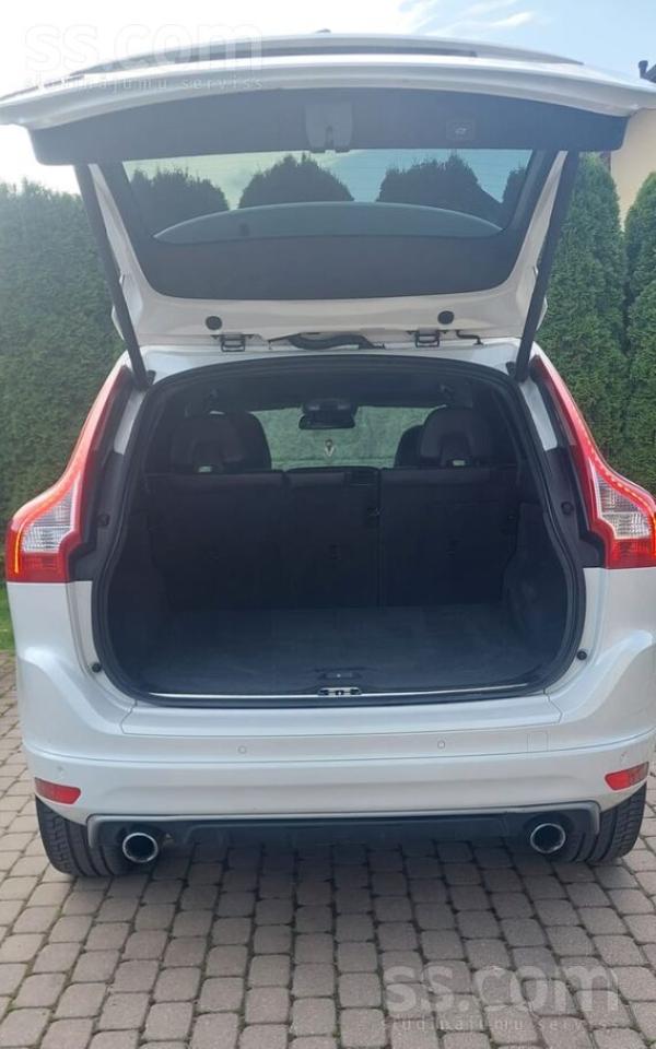 White Volvo XC60 2013 in Riga, with an engine capacity of 2.40 L and mileage of 236 thousand km for 13450 €, photo 8 on AUTOMOTO.COM.LV