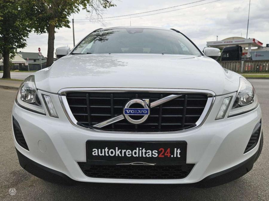 Balts Volvo XC60 2013 Šauļi, ar dzinēja tilpumu 1.98 L un nobraukumu 280 tūkst. km par 8950 €, foto 3 vietnē AUTOMOTO.COM.LV