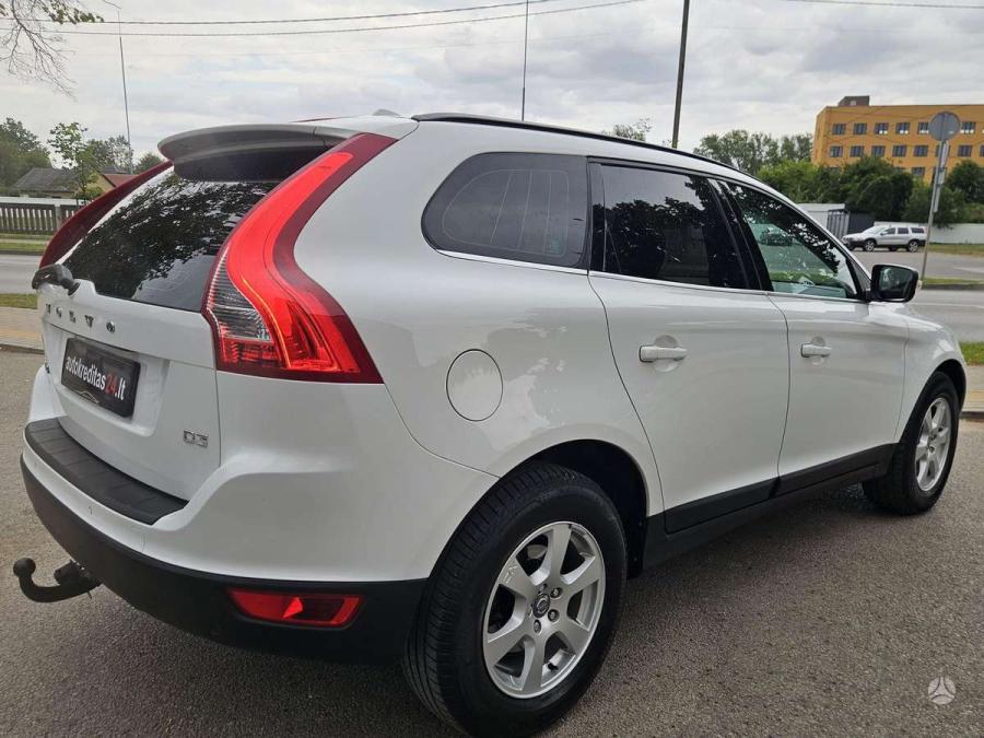 Balts Volvo XC60 2013 Šauļi, ar dzinēja tilpumu 1.98 L un nobraukumu 280 tūkst. km par 8950 €, foto 9 vietnē AUTOMOTO.COM.LV