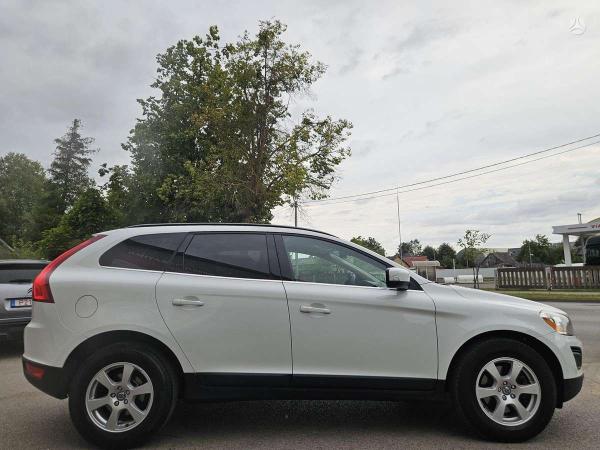 Balts Volvo XC60 2013 Šauļi, ar dzinēja tilpumu 1.98 L un nobraukumu 280 tūkst. km par 8950 €, foto 9 vietnē AUTOMOTO.COM.LV