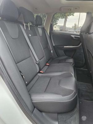 Balts Volvo XC60 2013 Šauļi, ar dzinēja tilpumu 1.98 L un nobraukumu 280 tūkst. km par 8950 €, foto 14 vietnē AUTOMOTO.COM.LV