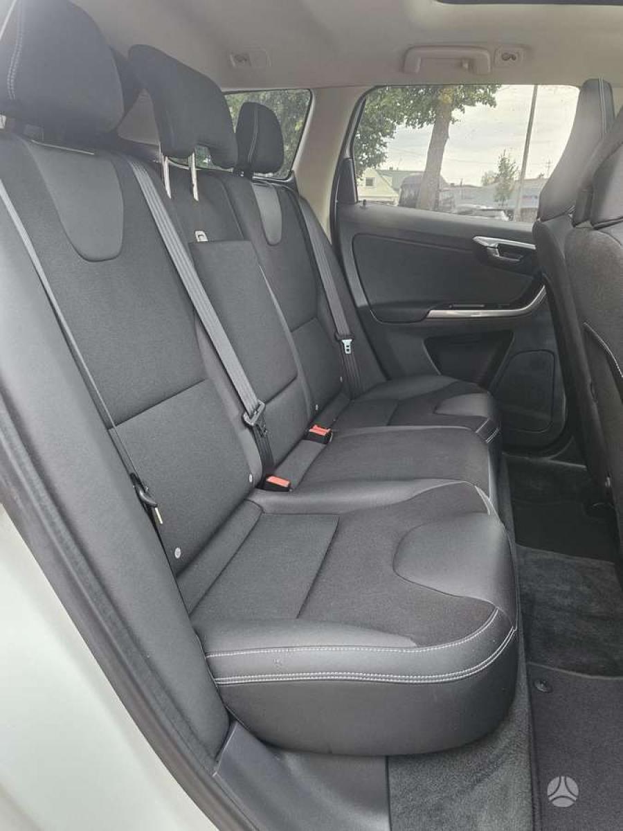 Balts Volvo XC60 2013 Šauļi, ar dzinēja tilpumu 1.98 L un nobraukumu 280 tūkst. km par 8950 €, foto 14 vietnē AUTOMOTO.COM.LV