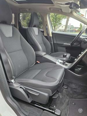 Balts Volvo XC60 2013 Šauļi, ar dzinēja tilpumu 1.98 L un nobraukumu 280 tūkst. km par 8950 €, foto 17 vietnē AUTOMOTO.COM.LV