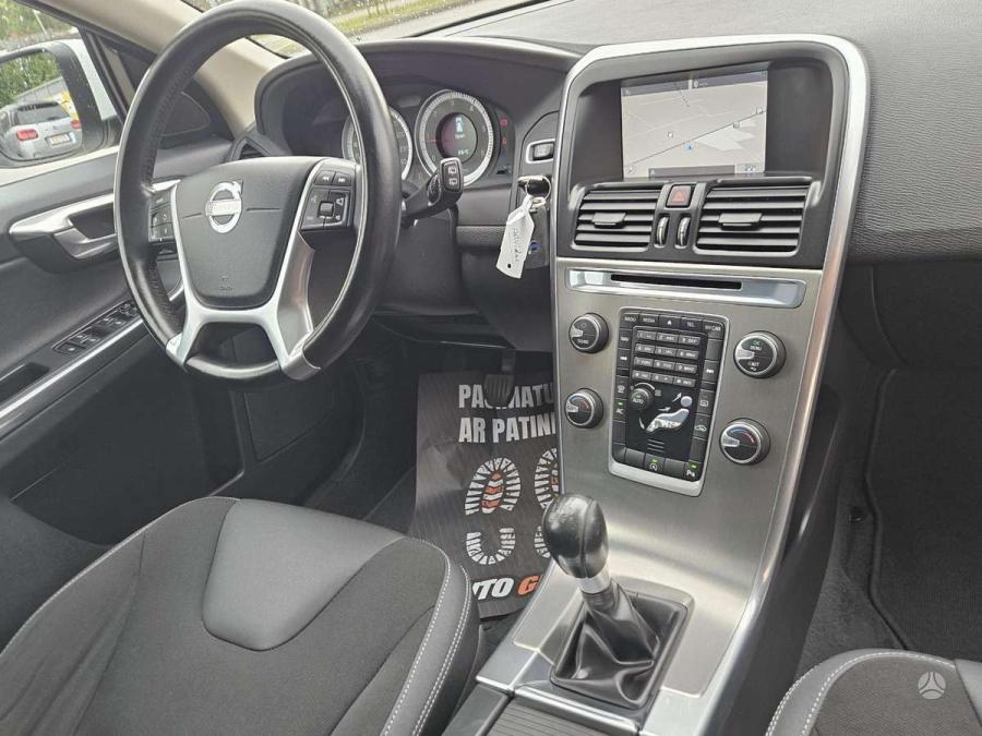 Balts Volvo XC60 2013 Šauļi, ar dzinēja tilpumu 1.98 L un nobraukumu 280 tūkst. km par 8950 €, foto 18 vietnē AUTOMOTO.COM.LV