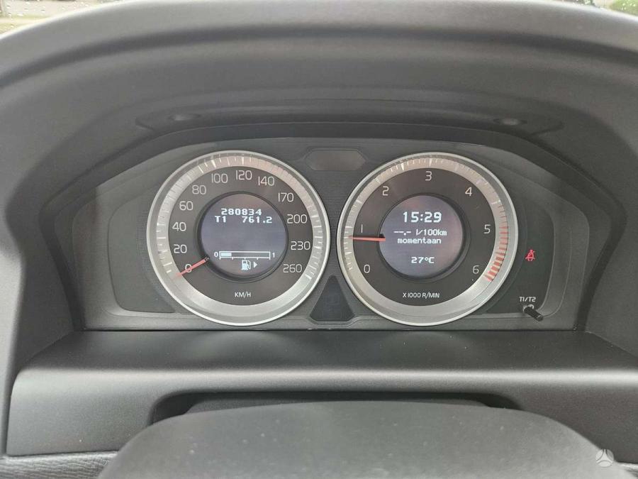 Balts Volvo XC60 2013 Šauļi, ar dzinēja tilpumu 1.98 L un nobraukumu 280 tūkst. km par 8950 €, foto 22 vietnē AUTOMOTO.COM.LV