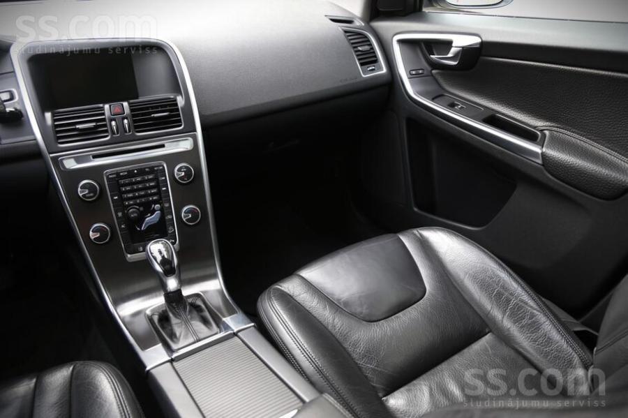 White Volvo XC60 2013 in Riga, with an engine capacity of 2.40 L and mileage of 166 thousand km for 10995 €, photo 10 on AUTOMOTO.COM.LV