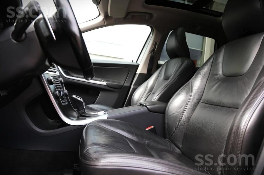 White Volvo XC60 2013 in Riga, with an engine capacity of 2.40 L and mileage of 166 thousand km for 10995 €, photo 14 on AUTOMOTO.COM.LV